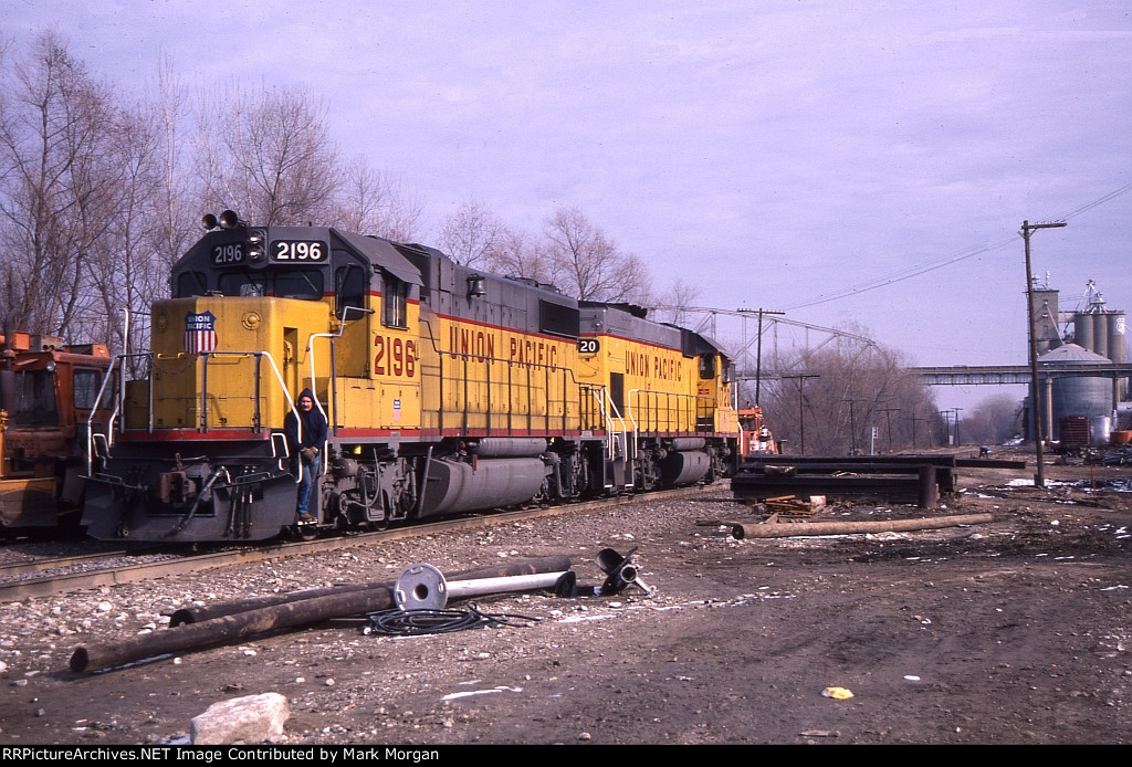 UP GP38-2 2196